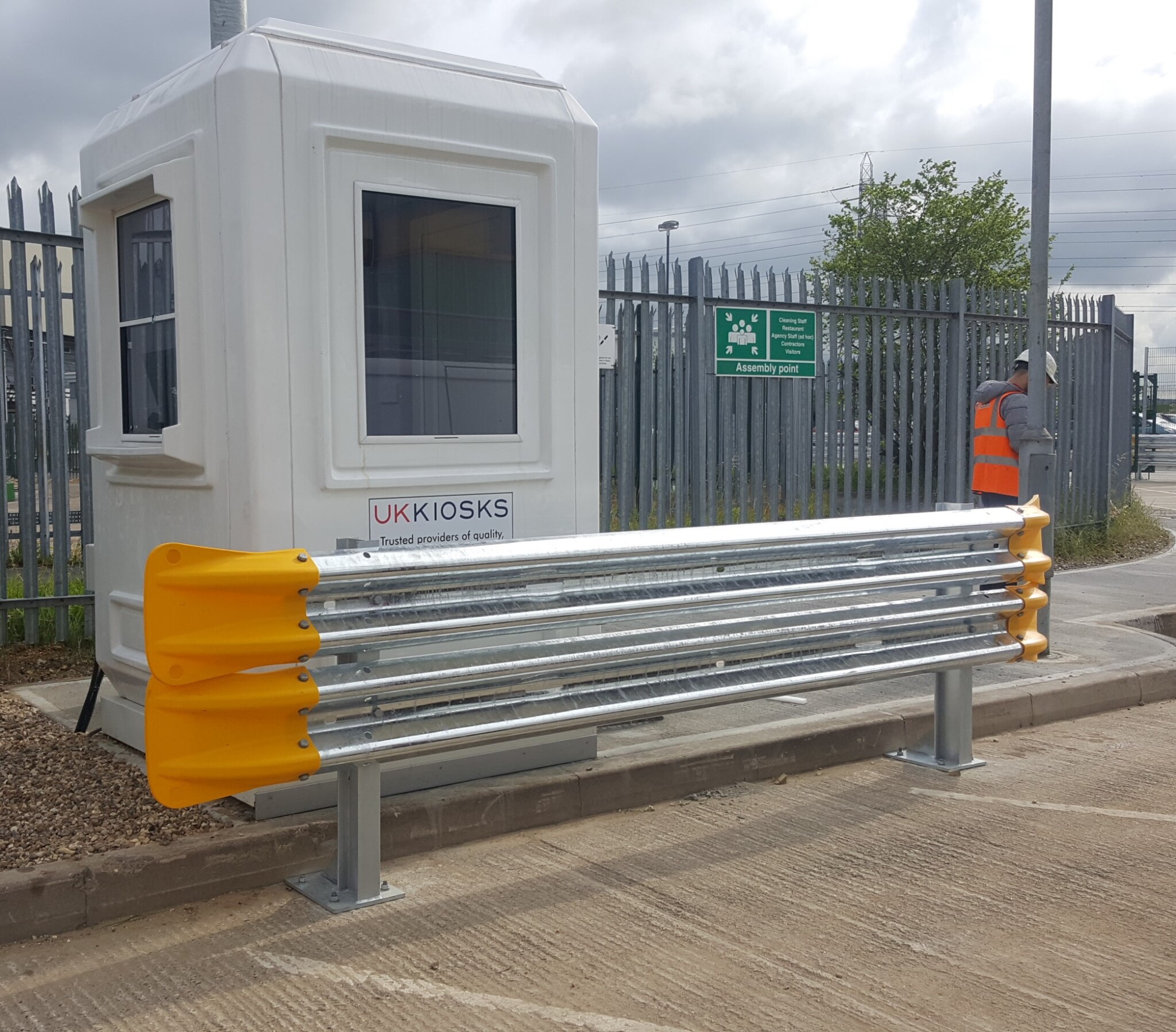 Plastic Fish Tail Ends - Yellow Reflective (AR10Y) | BarrierMart